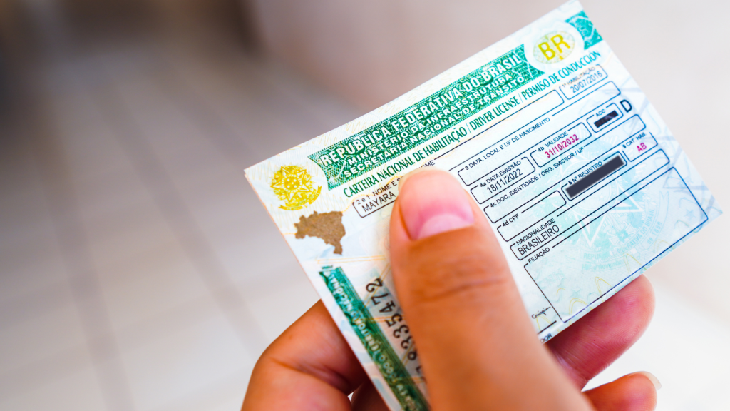 EAR na CNH: entenda o que é e como inserir na carteira